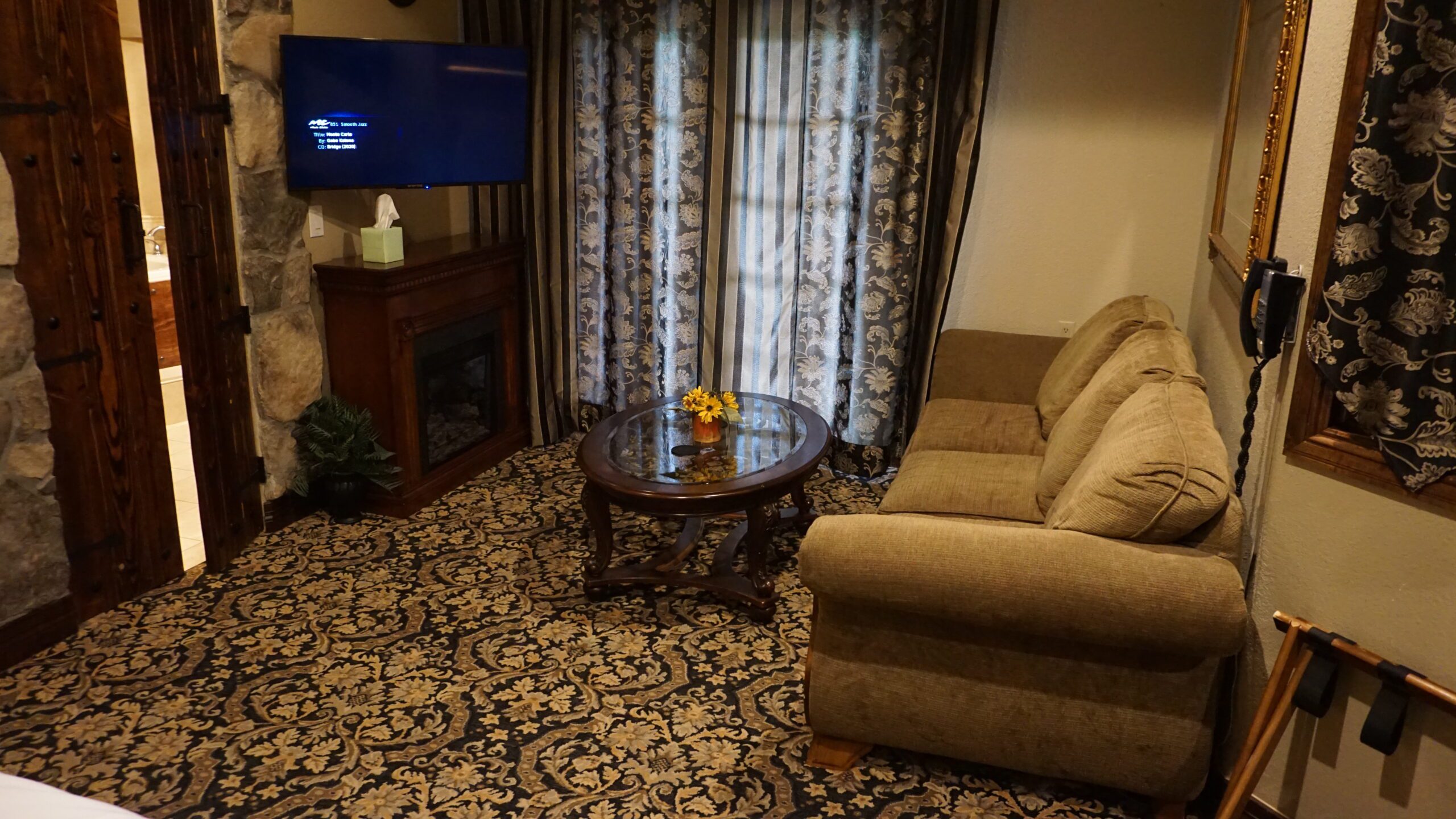 denver hotel suite-kings quarters-Arrowhead Manor